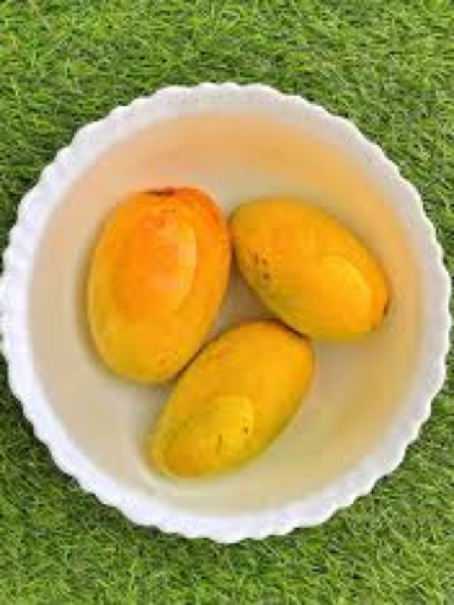 Why Soaking Mangoes In Water Before Eating Is Beneficial - Beauty Epic