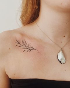 30 Stunning Collarbone Tattoo Ideas For Men And Women