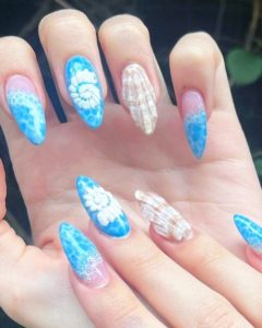 25+ Seashell Nail Art Designs To Bring The Beach To Your Fingertips