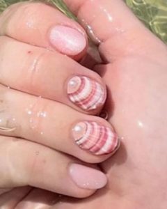 25+ Seashell Nail Art Designs To Bring The Beach To Your Fingertips