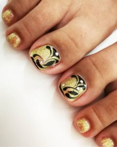 25 Super Cute Glitter Toe Nail Designs You Must Try