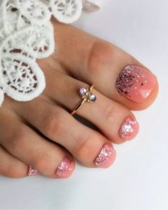 25 Super Cute Glitter Toe Nail Designs You Must Try
