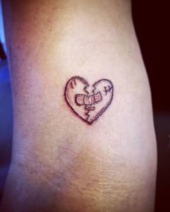 25+ Inspiring Broken Heart Tattoo Ideas