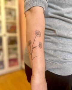 35 Stunning Daisy Tattoo Ideas For Timeless Elegance