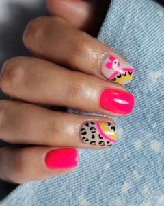 35 Attractive Ant Nail Art Designs For A Suspicious Look In 2025