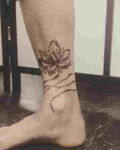 50 Awesome Crocus Flower Tattoo Ideas To Celebrate Spring In 2025