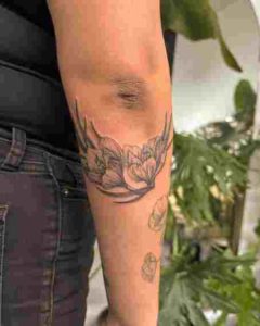 50 Awesome Crocus Flower Tattoo Ideas To Celebrate Spring In 2025