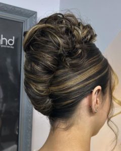 25 Stylish French Roll Hairstyles To Copy Now In 2025