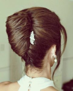 25 Stylish French Roll Hairstyles To Copy Now In 2025